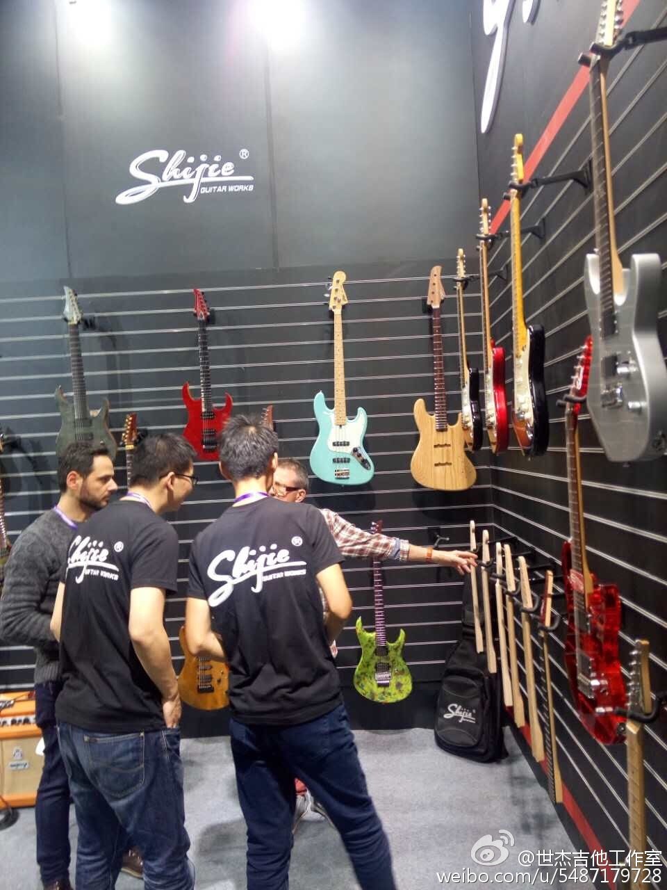 Background of Shijie Guitar - LEEN MUSIC SHOP